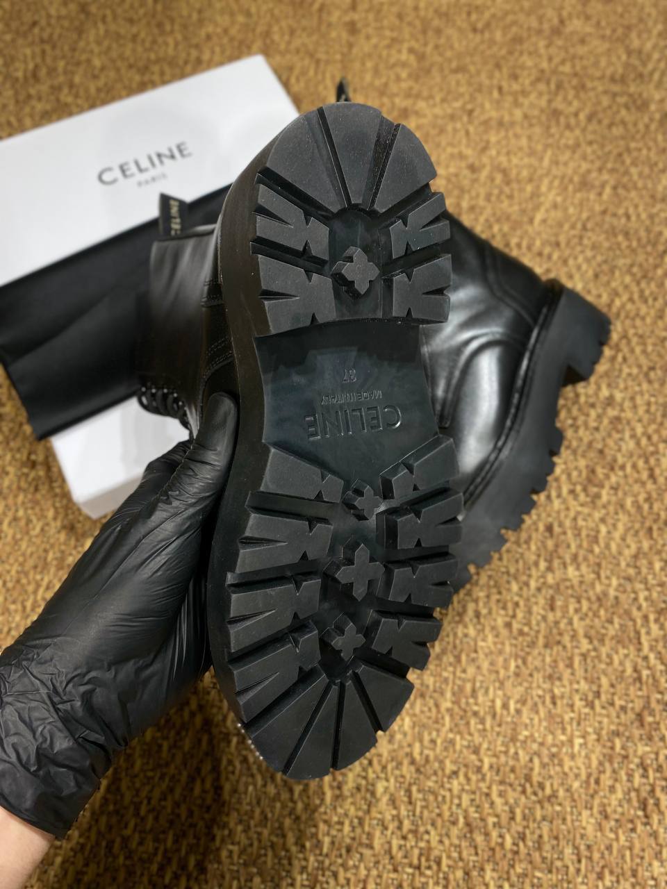 celine bot siyah zimba yazi detayli