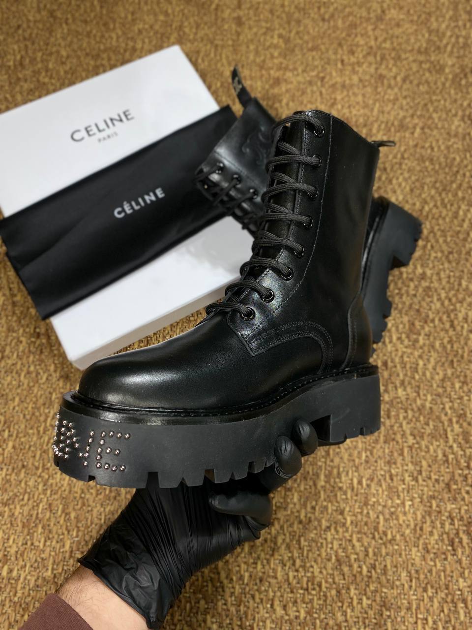 celine bot siyah zimba yazi detayli