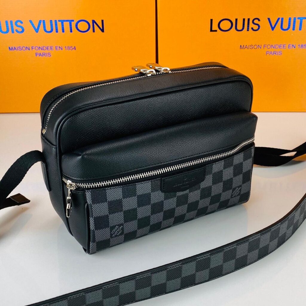 louis vuitton canta outdoor messenger erkek postaci gri damier 29.5x20x10.5