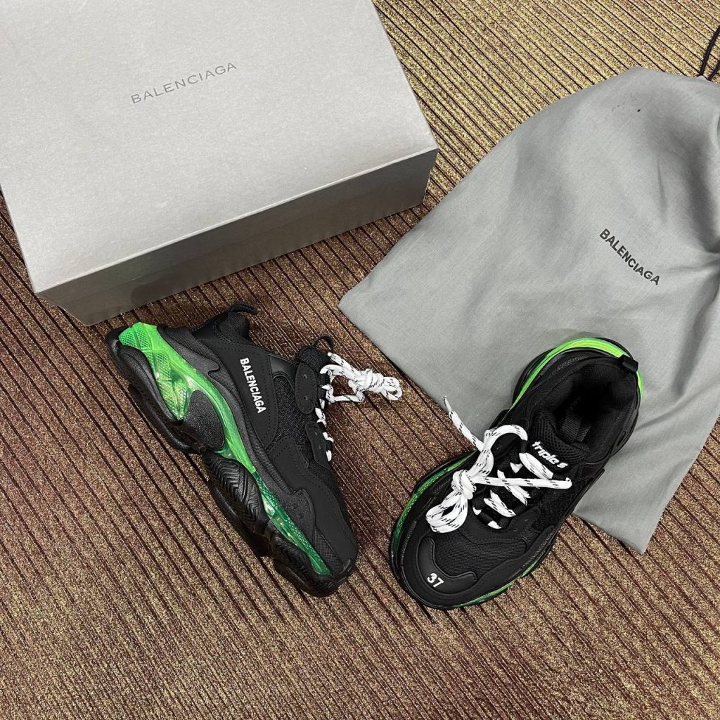 balenciaga ayakkabi triple s siyah yesil seffaf taban